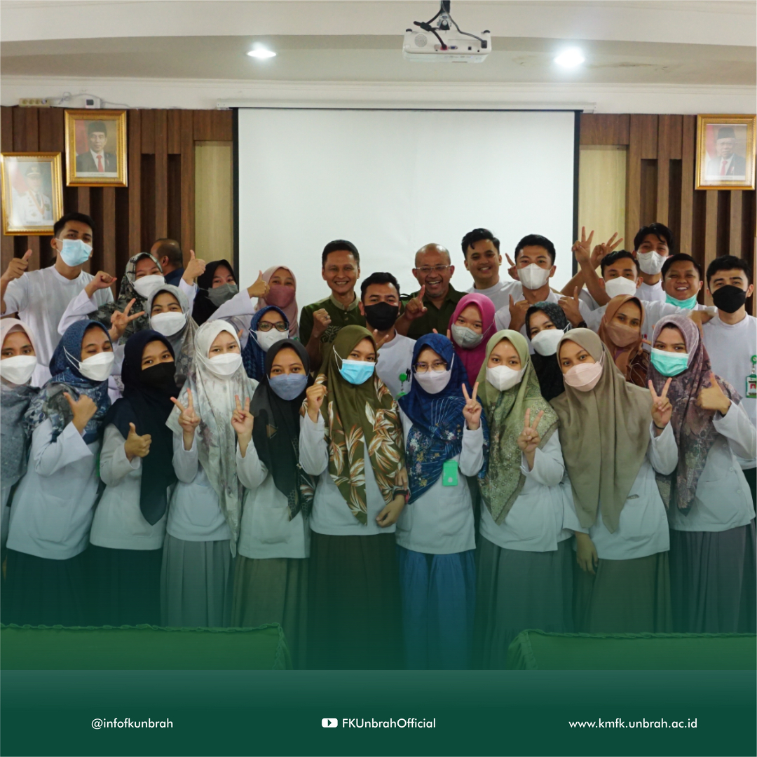 Ketua Umum Pengurus Besar Ikatan Dokter Indonesia (IDI), dr. Mohammad Adib Khumaidi, SpOT ...