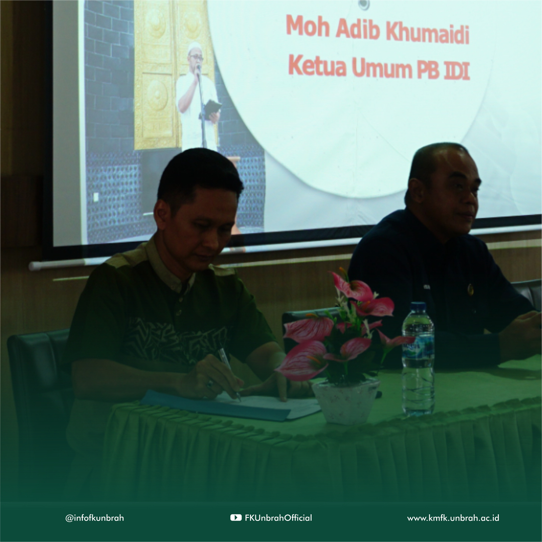 Ketua Umum Pengurus Besar Ikatan Dokter Indonesia (IDI), dr. Mohammad Adib Khumaidi, SpOT ...